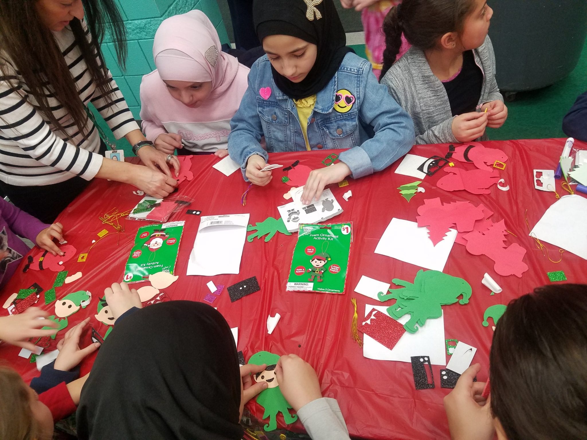 Holiday Craft Night Photos – Oakman School News